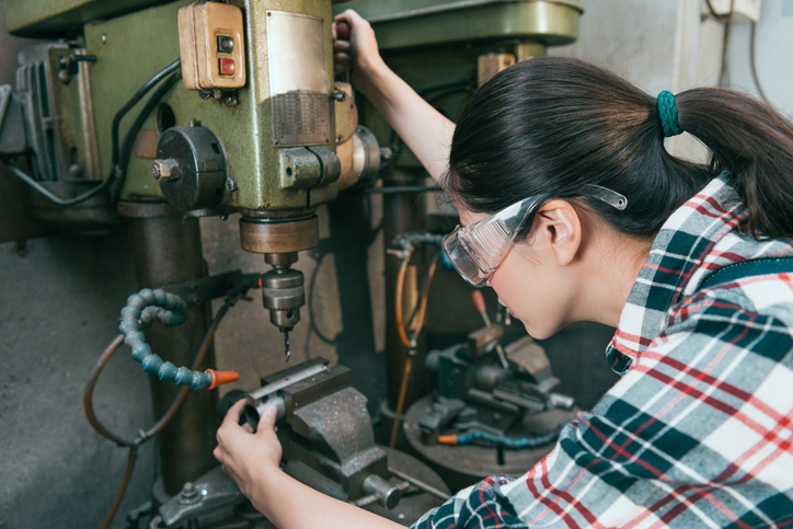 Machine Operator What Is It And How To Become One Ziprecruiter