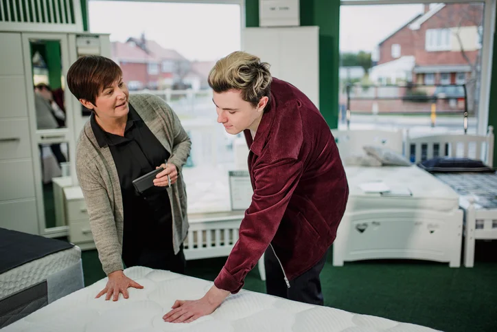 Weekend Sales Representative: What Is It? and How to Become One?