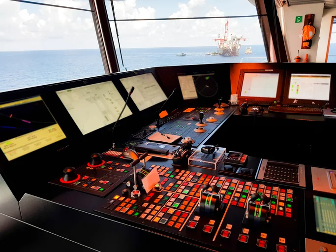 Radio Operator Offshore: What Is It? and How to Become One?