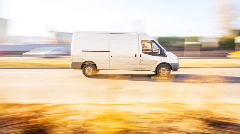 Long Distance Van Driver: What Is It? and How to Become One?