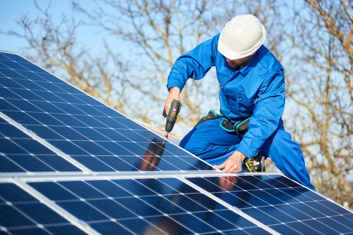 Solar Technician: What Is It? and How to Become One?