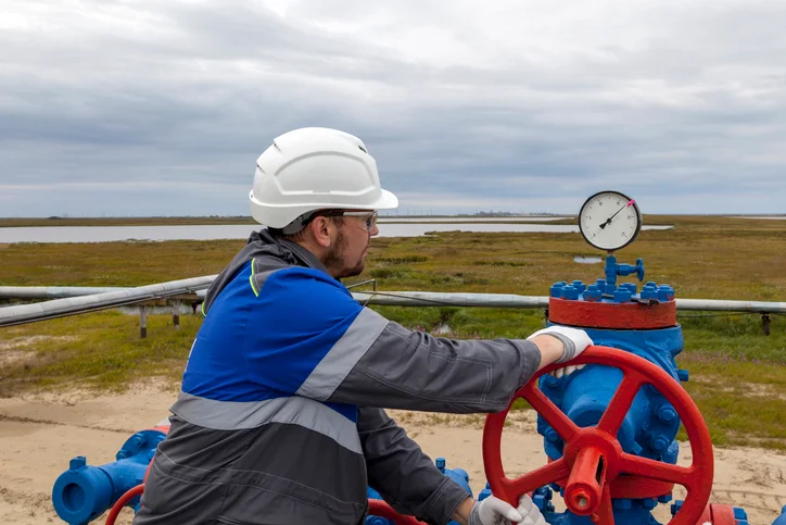 Oil Field Pumper: What Is It? and How to Become One?