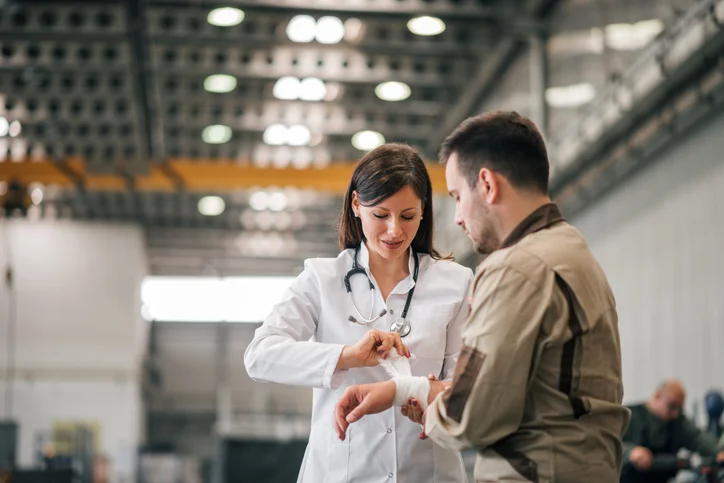 Offshore Nurse: What Is It? and How to Become One?