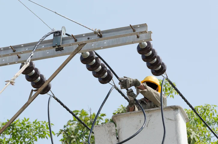 Aerial Lineman: What Is It? and How to Become One?