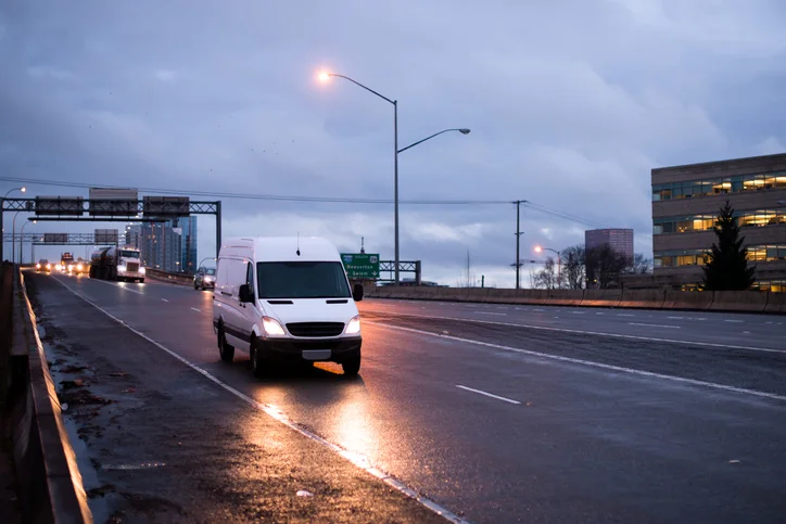 Night Delivery Driver: What Is It? and How to Become One?