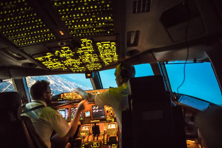 First Officer Pilot: What Is It? and How to Become One?