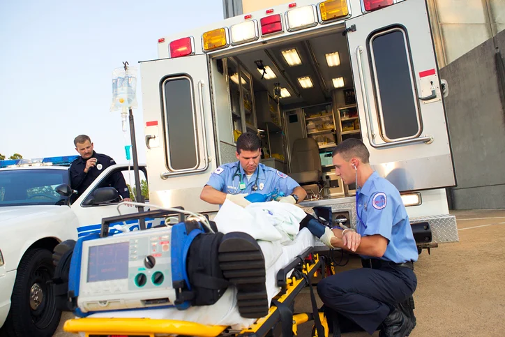 Traveling EMT: What Is It? and How to Become One?