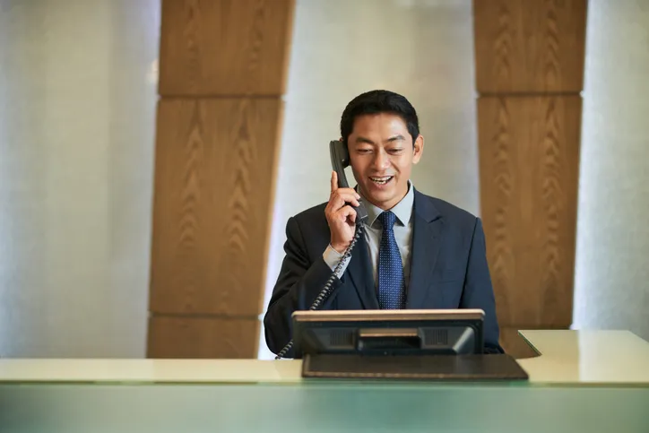 Top 15 Front Desk Receptionist Interview Questions & Answers - Ziprecruiter